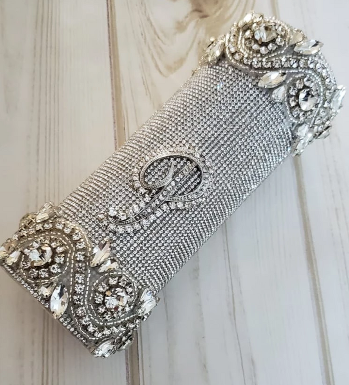 Elegant Bridal Bouquets and Holders for the Perfect Wedding Look